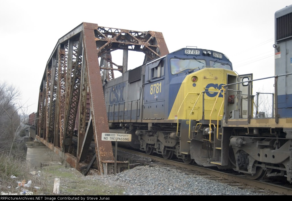 CSX 8781 Q573